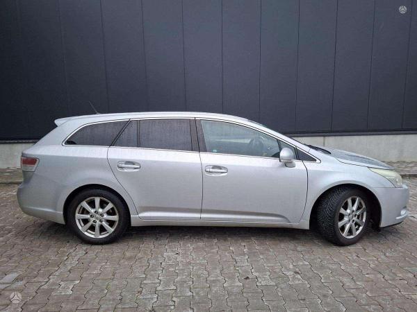 Pelēks Toyota Avensis 2010 Viļņa, ar dzinēja tilpumu 2.23 L un nobraukumu 323 tūkst. km par 2950 €, foto 8 vietnē AUTOMOTO.COM.LV