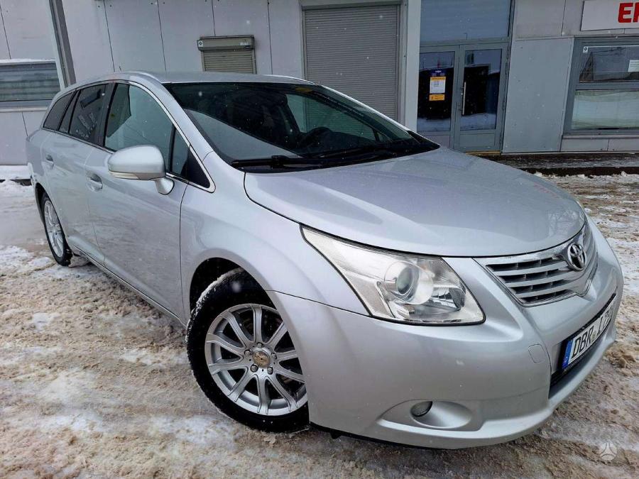 Grey Toyota Avensis 2010 in Jonava, with an engine capacity of 2.23 L and mileage of 294 thousand km for 3350 €, photo 5 on AUTOMOTO.COM.LV