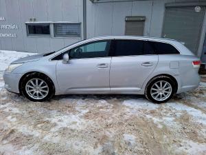 Grey Toyota Avensis 2010 in Jonava, with an engine capacity of 2.23 L and mileage of 294 thousand km for 3350 €, photo 11 on AUTOMOTO.COM.LV