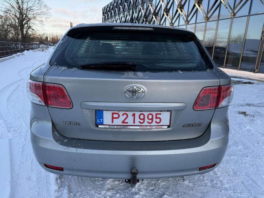 Pelēks Toyota Avensis 2010 Viļņa, ar dzinēja tilpumu 1.80 L un nobraukumu 326 tūkst. km par 4850 €, foto 5 vietnē AUTOMOTO.COM.LV