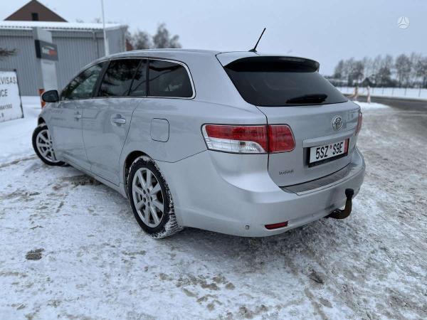 Grey Toyota Avensis 2010 in Marijampole, with an engine capacity of 2.23 L and mileage of 288 thousand km for 3100 €, photo 5 on AUTOMOTO.COM.LV
