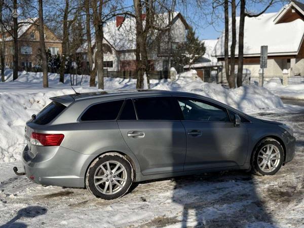 Grey Toyota Avensis 2010 in Siauliai, with an engine capacity of 2.23 L and mileage of 391 thousand km for 3200 €, photo 4 on AUTOMOTO.COM.LV