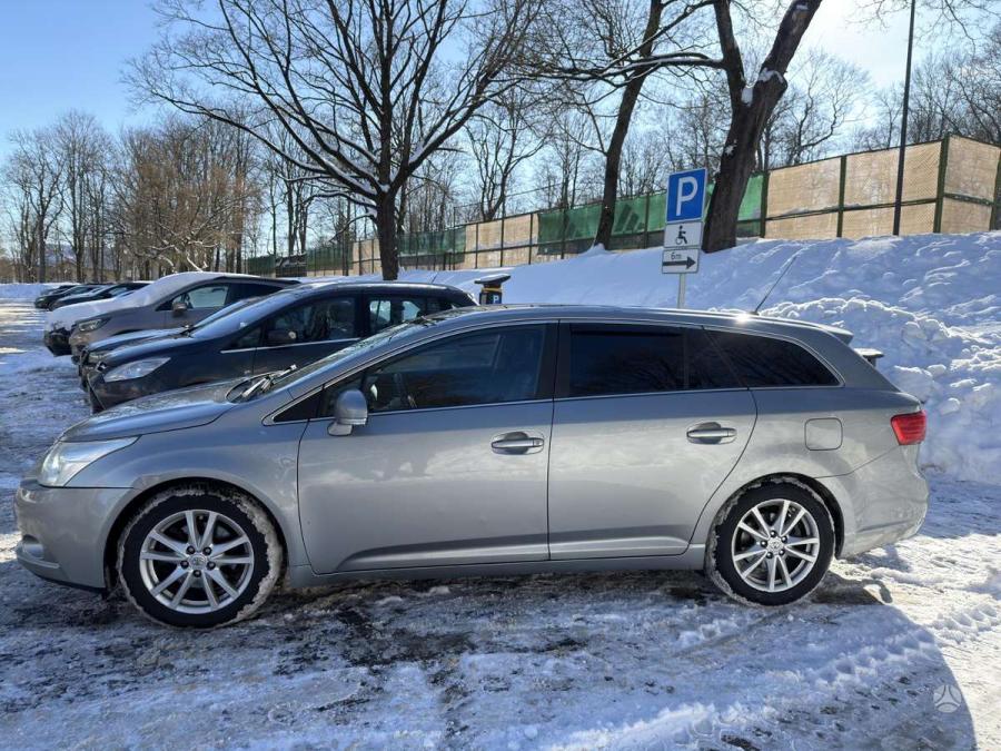 Grey Toyota Avensis 2010 in Siauliai, with an engine capacity of 2.23 L and mileage of 391 thousand km for 3200 €, photo 8 on AUTOMOTO.COM.LV