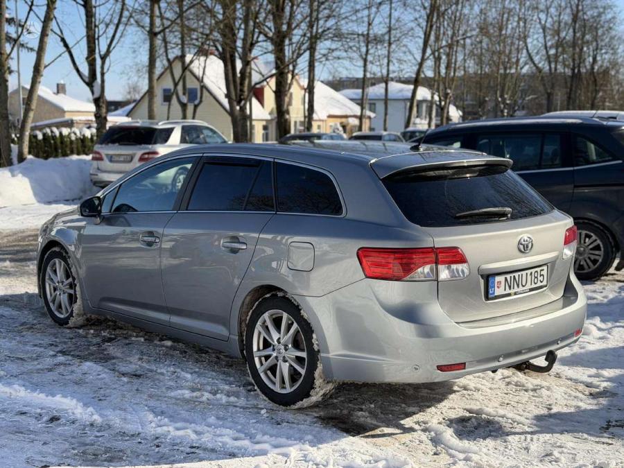 Grey Toyota Avensis 2010 in Siauliai, with an engine capacity of 2.23 L and mileage of 391 thousand km for 3200 €, photo 9 on AUTOMOTO.COM.LV