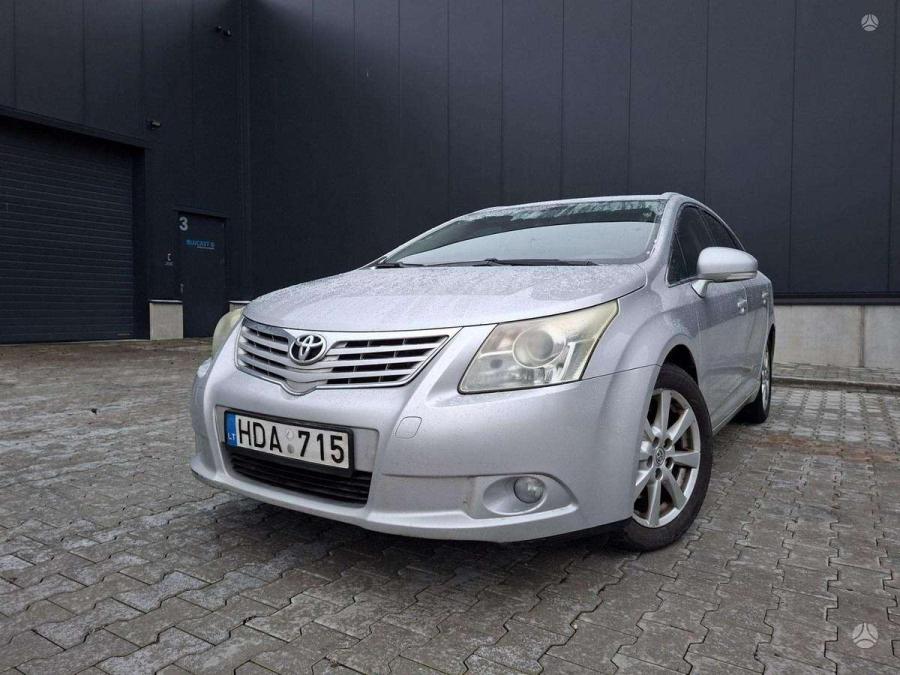 Grey Toyota Avensis 2010 in Vilnius, with an engine capacity of 2.23 L and mileage of 323 thousand km for 2950 €, photo 1 on AUTOMOTO.COM.LV