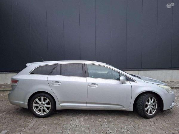 Pelēks Toyota Avensis 2010 Viļņa, ar dzinēja tilpumu 2.23 L un nobraukumu 323 tūkst. km par 2950 €, foto 7 vietnē AUTOMOTO.COM.LV