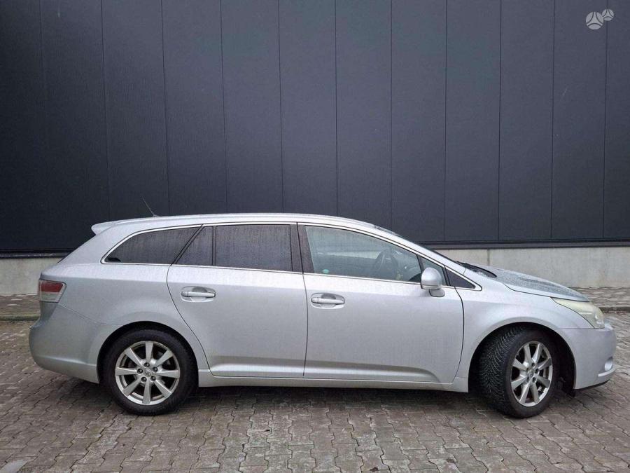 Grey Toyota Avensis 2010 in Vilnius, with an engine capacity of 2.23 L and mileage of 323 thousand km for 2950 €, photo 7 on AUTOMOTO.COM.LV