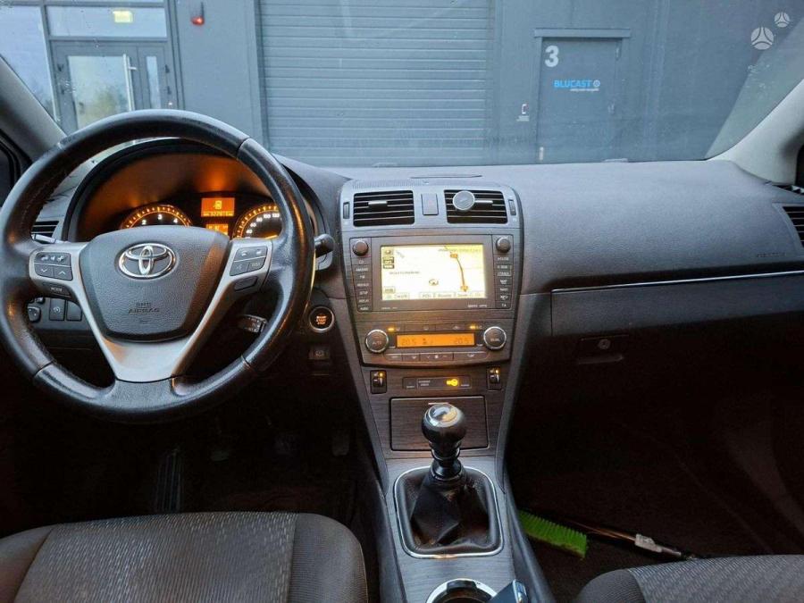 Grey Toyota Avensis 2010 in Vilnius, with an engine capacity of 2.23 L and mileage of 323 thousand km for 2950 €, photo 13 on AUTOMOTO.COM.LV