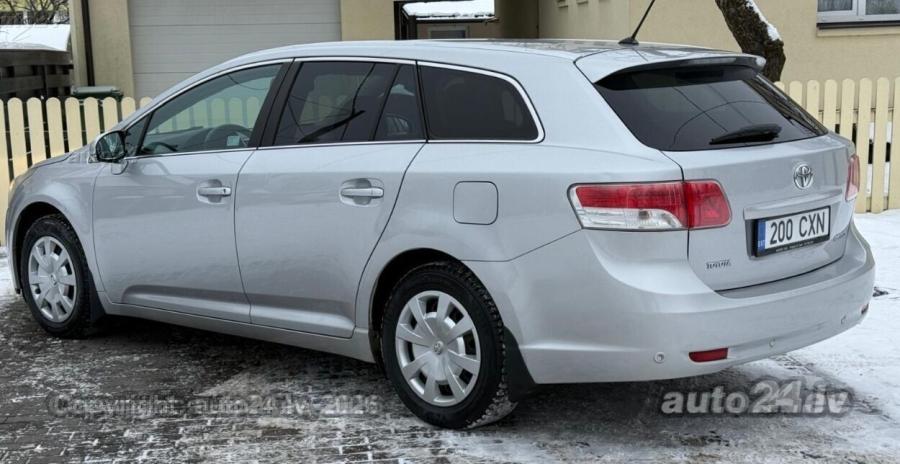 Pelēks Toyota Avensis 2010 Pērnava, ar dzinēja tilpumu 2.00 L un nobraukumu 229 tūkst. km par 5500 €, foto 4 vietnē AUTOMOTO.COM.LV