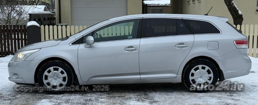 Pelēks Toyota Avensis 2010 Pērnava, ar dzinēja tilpumu 2.00 L un nobraukumu 229 tūkst. km par 5500 €, foto 5 vietnē AUTOMOTO.COM.LV