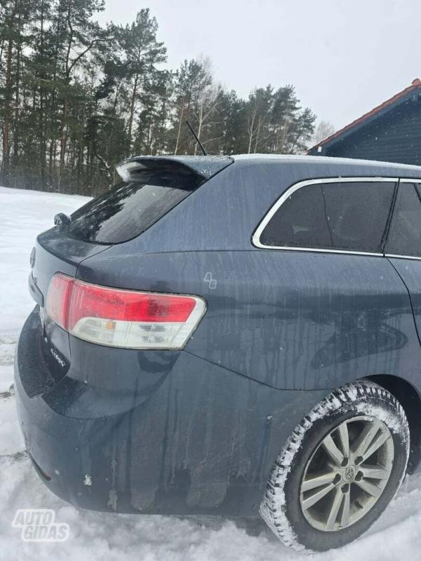 Pelēks Toyota Avensis 2010 Viļņa, ar dzinēja tilpumu 2.00 L un nobraukumu 297 tūkst. km par 3000 €, foto 4 vietnē AUTOMOTO.COM.LV