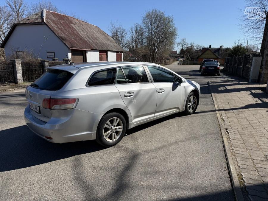Pelēks Toyota Avensis 2010 Viļņa, ar dzinēja tilpumu 2.00 L un nobraukumu 501 tūkst. km par 2150 €, foto 4 vietnē AUTOMOTO.COM.LV