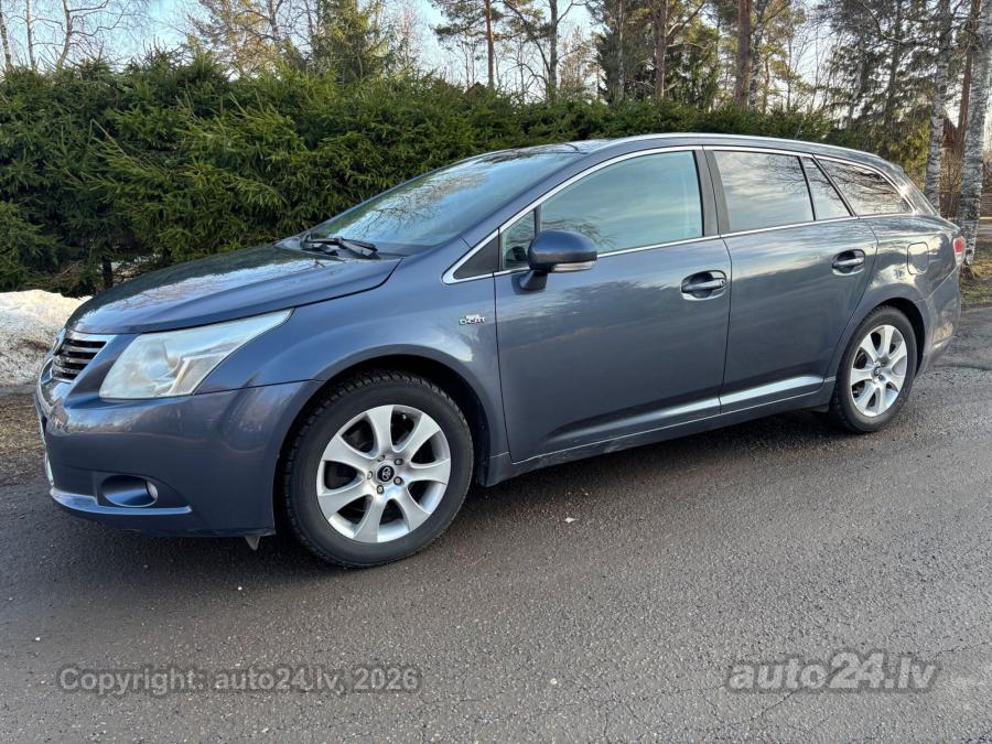 Pelēks Toyota Avensis 2010 Tallina, ar dzinēja tilpumu 2.20 L un nobraukumu 317 tūkst. km par 4000 €, foto 4 vietnē AUTOMOTO.COM.LV