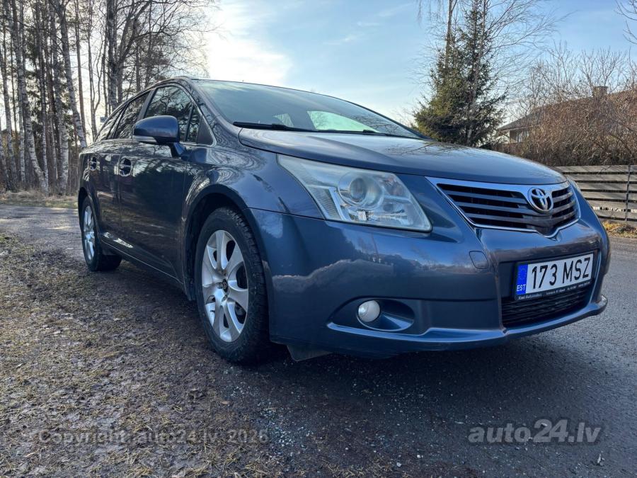 Pelēks Toyota Avensis 2010 Tallina, ar dzinēja tilpumu 2.20 L un nobraukumu 317 tūkst. km par 4000 €, foto 11 vietnē AUTOMOTO.COM.LV