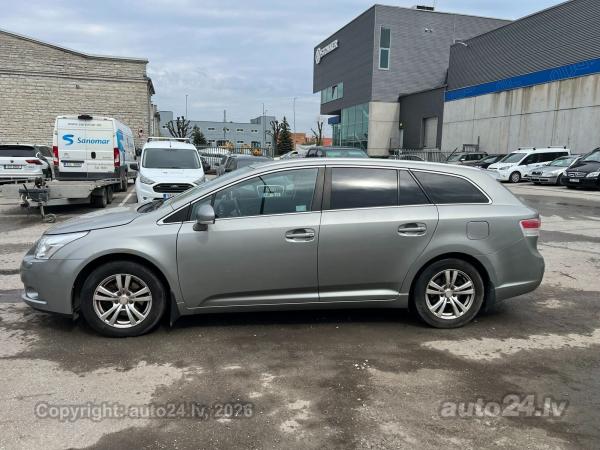 Pelēks Toyota Avensis 2010 Tallina, ar dzinēja tilpumu 1.80 L un nobraukumu 236 tūkst. km par 4500 €, foto 2 vietnē AUTOMOTO.COM.LV