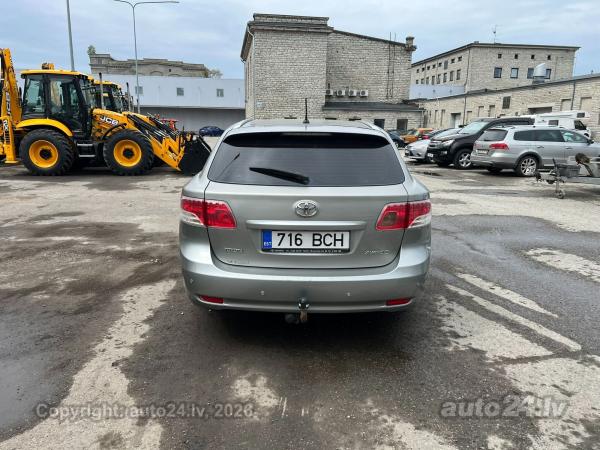 Pelēks Toyota Avensis 2010 Tallina, ar dzinēja tilpumu 1.80 L un nobraukumu 236 tūkst. km par 4500 €, foto 4 vietnē AUTOMOTO.COM.LV