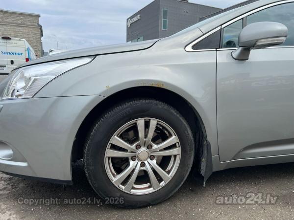 Pelēks Toyota Avensis 2010 Tallina, ar dzinēja tilpumu 1.80 L un nobraukumu 236 tūkst. km par 4500 €, foto 9 vietnē AUTOMOTO.COM.LV