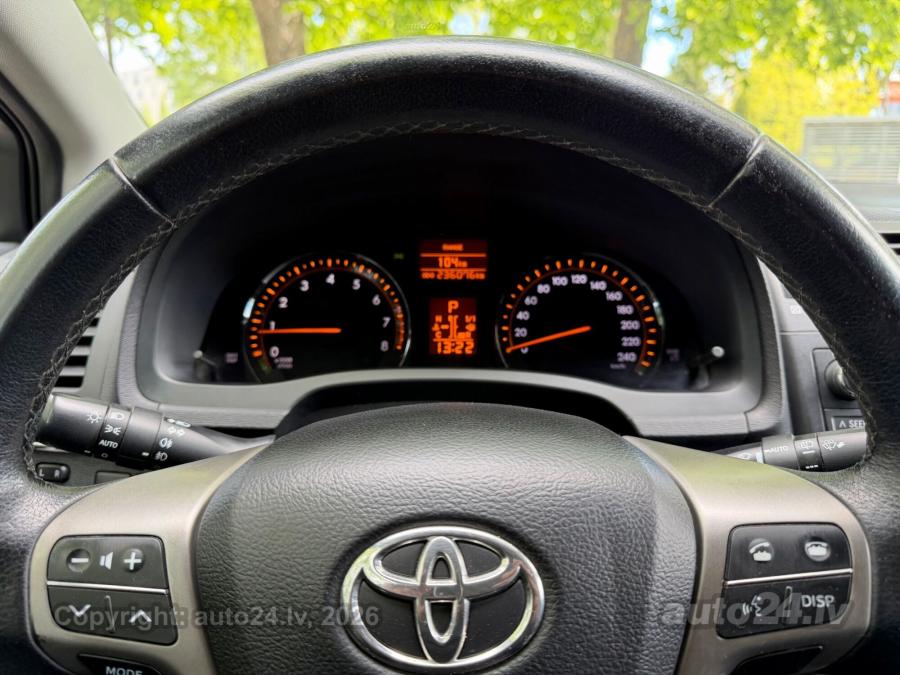 Grey Toyota Avensis 2010 in Tallinn, with an engine capacity of 1.80 L and mileage of 236 thousand km for 5799 €, photo 10 on AUTOMOTO.COM.LV
