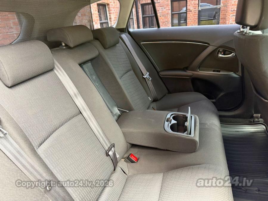 Grey Toyota Avensis 2010 in Tallinn, with an engine capacity of 1.80 L and mileage of 236 thousand km for 5799 €, photo 16 on AUTOMOTO.COM.LV