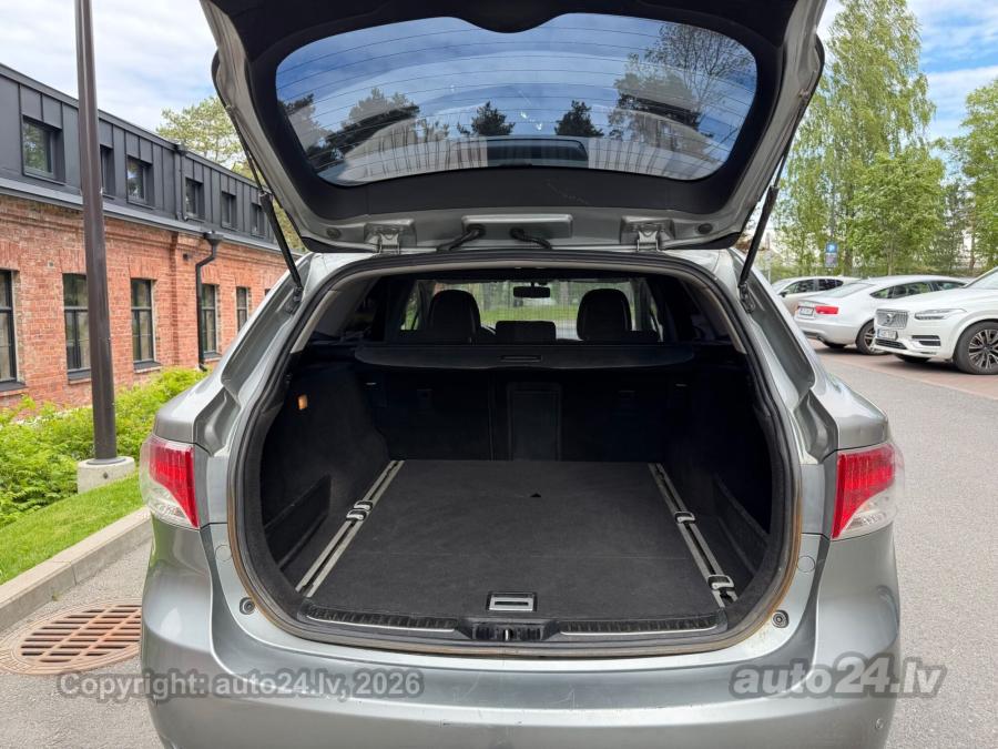 Grey Toyota Avensis 2010 in Tallinn, with an engine capacity of 1.80 L and mileage of 236 thousand km for 5799 €, photo 17 on AUTOMOTO.COM.LV