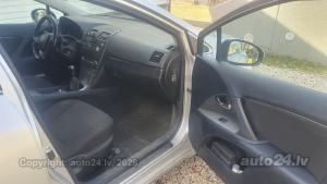 Pelēks Toyota Avensis 2010 Tallina, ar dzinēja tilpumu 2.00 L un nobraukumu 0 tūkst. km par 4300 €, foto 14 vietnē AUTOMOTO.COM.LV