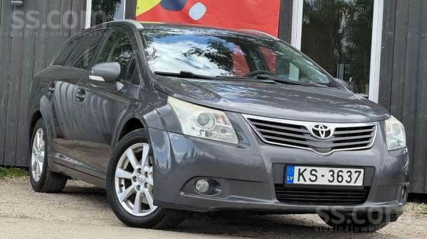 Pelēks Toyota Avensis 2010 Rīga, ar dzinēja tilpumu 2.20 L un nobraukumu 390 tūkst. km par 2990 €, foto 1 vietnē AUTOMOTO.COM.LV