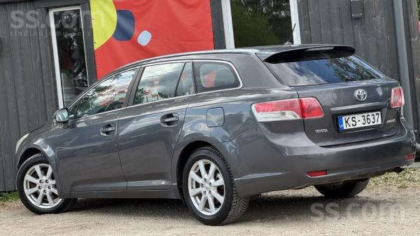 Pelēks Toyota Avensis 2010 Rīga, ar dzinēja tilpumu 2.20 L un nobraukumu 390 tūkst. km par 2990 €, foto 3 vietnē AUTOMOTO.COM.LV