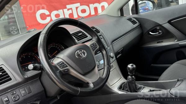 Pelēks Toyota Avensis 2010 Rīga, ar dzinēja tilpumu 2.20 L un nobraukumu 390 tūkst. km par 2990 €, foto 5 vietnē AUTOMOTO.COM.LV