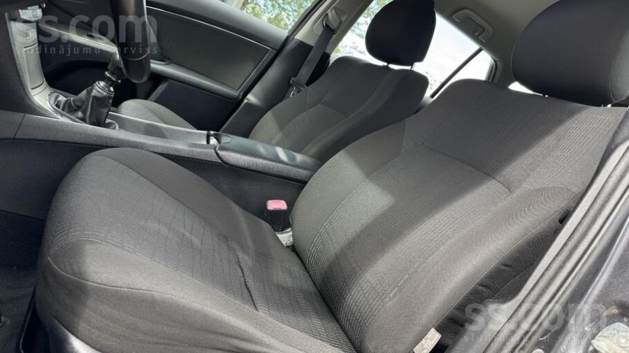 Pelēks Toyota Avensis 2010 Rīga, ar dzinēja tilpumu 2.20 L un nobraukumu 390 tūkst. km par 2990 €, foto 8 vietnē AUTOMOTO.COM.LV