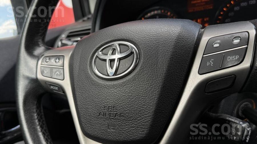 Pelēks Toyota Avensis 2010 Rīga, ar dzinēja tilpumu 2.20 L un nobraukumu 390 tūkst. km par 2990 €, foto 17 vietnē AUTOMOTO.COM.LV