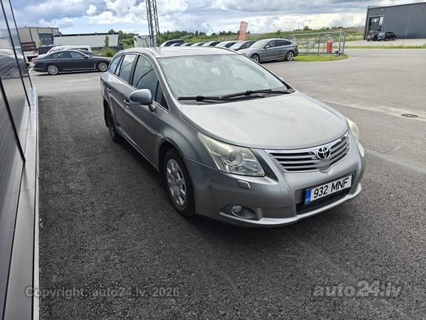 Pelēks Toyota Avensis 2010 Pērnava, ar dzinēja tilpumu 1.80 L un nobraukumu 217 tūkst. km par 2000 €, foto 2 vietnē AUTOMOTO.COM.LV