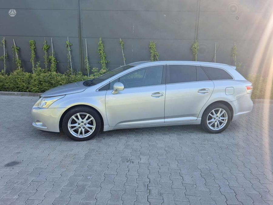 Pelēks Toyota Avensis 2010 Viļņa, ar dzinēja tilpumu 2.23 L un nobraukumu 270 tūkst. km par 4500 €, foto 4 vietnē AUTOMOTO.COM.LV