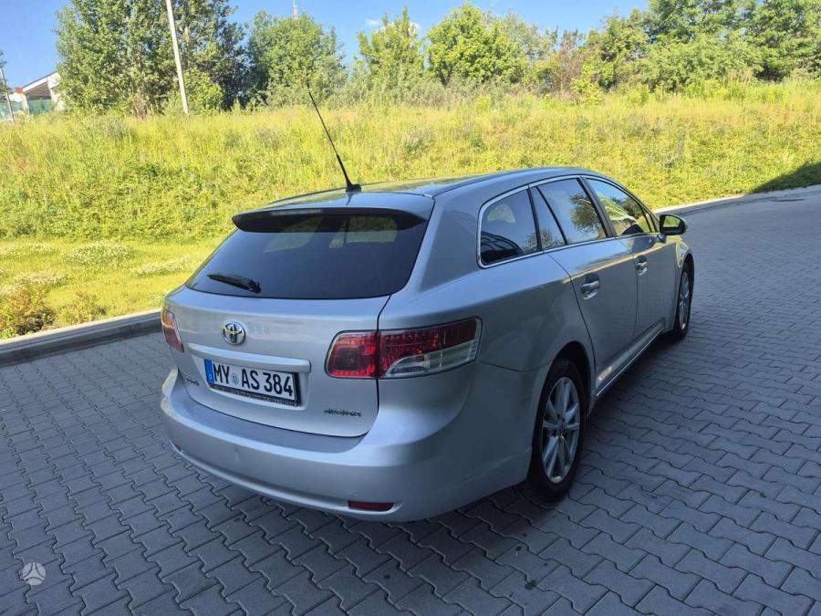 Pelēks Toyota Avensis 2010 Viļņa, ar dzinēja tilpumu 2.23 L un nobraukumu 270 tūkst. km par 4500 €, foto 5 vietnē AUTOMOTO.COM.LV