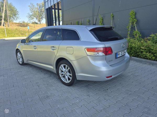 Pelēks Toyota Avensis 2010 Viļņa, ar dzinēja tilpumu 2.23 L un nobraukumu 270 tūkst. km par 4500 €, foto 5 vietnē AUTOMOTO.COM.LV