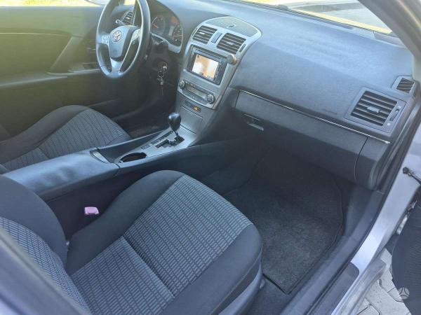 Pelēks Toyota Avensis 2010 Viļņa, ar dzinēja tilpumu 2.23 L un nobraukumu 270 tūkst. km par 4500 €, foto 6 vietnē AUTOMOTO.COM.LV