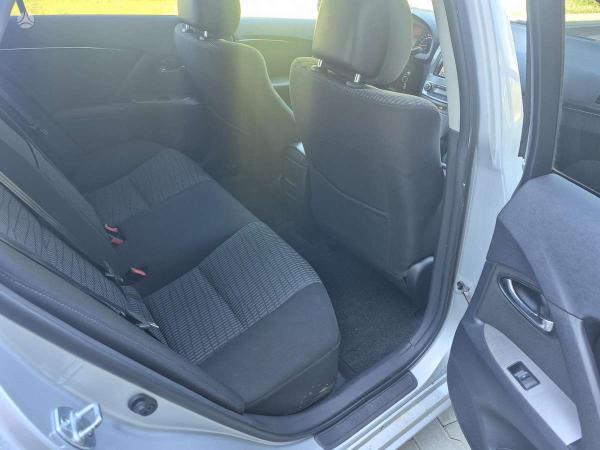 Pelēks Toyota Avensis 2010 Viļņa, ar dzinēja tilpumu 2.23 L un nobraukumu 270 tūkst. km par 4500 €, foto 9 vietnē AUTOMOTO.COM.LV