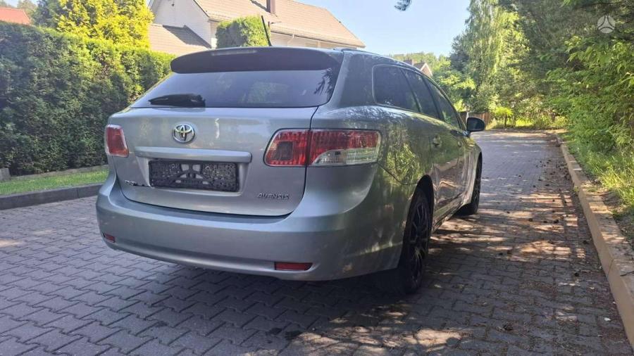 Grey Toyota Avensis 2010 in Vilnius, with an engine capacity of 2.20 L and mileage of 252 thousand km for 4350 €, photo 4 on AUTOMOTO.COM.LV