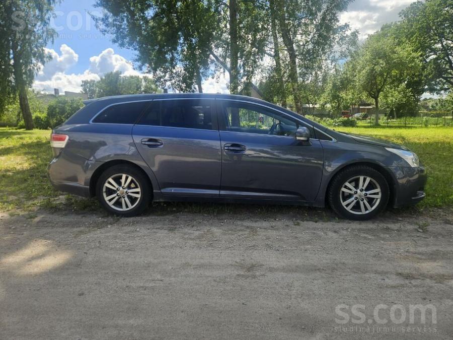 Pelēks Toyota Avensis 2010 Valmiera, ar dzinēja tilpumu 2.00 L un nobraukumu 400 tūkst. km par 2550 €, foto 3 vietnē AUTOMOTO.COM.LV