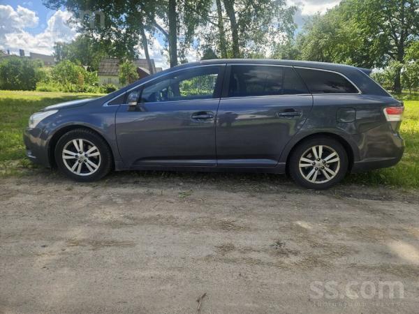 Pelēks Toyota Avensis 2010 Valmiera, ar dzinēja tilpumu 2.00 L un nobraukumu 400 tūkst. km par 2550 €, foto 5 vietnē AUTOMOTO.COM.LV