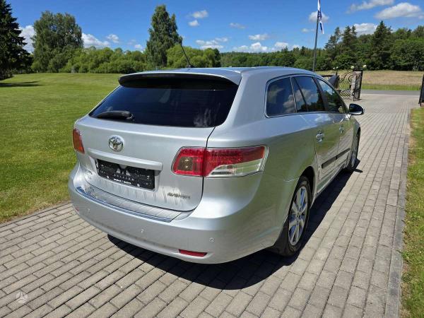 Grey Toyota Avensis 2010 in Telschi, with an engine capacity of 2.23 L and mileage of 248 thousand km for 4350 €, photo 3 on AUTOMOTO.COM.LV