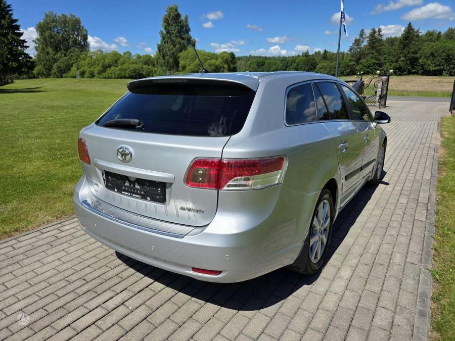Grey Toyota Avensis 2010 in Telschi, with an engine capacity of 2.23 L and mileage of 248 thousand km for 4350 €, photo 4 on AUTOMOTO.COM.LV