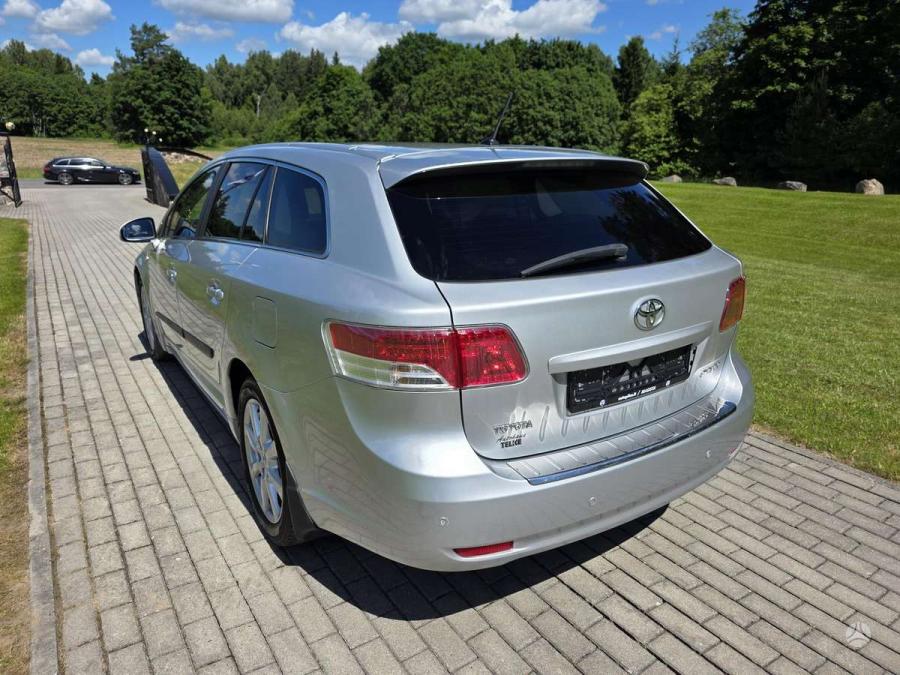 Grey Toyota Avensis 2010 in Telschi, with an engine capacity of 2.23 L and mileage of 248 thousand km for 4350 €, photo 5 on AUTOMOTO.COM.LV