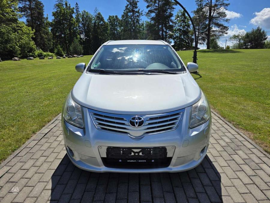Grey Toyota Avensis 2010 in Telschi, with an engine capacity of 2.23 L and mileage of 248 thousand km for 4350 €, photo 6 on AUTOMOTO.COM.LV