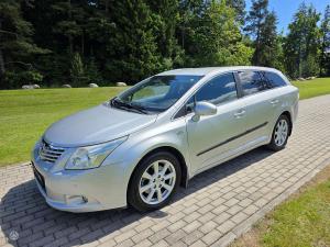 Grey Toyota Avensis 2010 in Telschi, with an engine capacity of 2.23 L and mileage of 248 thousand km for 4350 €, photo 8 on AUTOMOTO.COM.LV