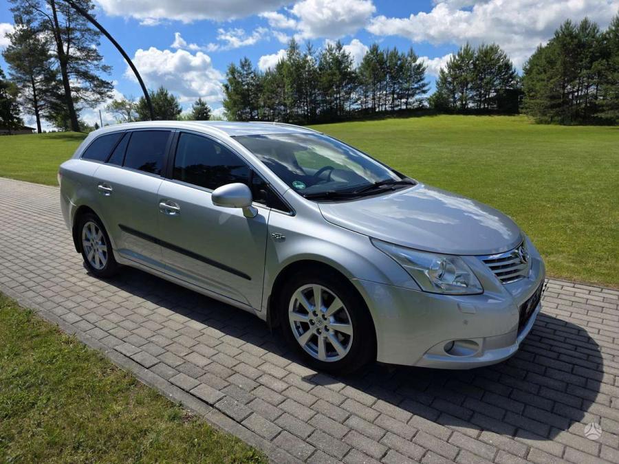 Grey Toyota Avensis 2010 in Telschi, with an engine capacity of 2.23 L and mileage of 248 thousand km for 4350 €, photo 9 on AUTOMOTO.COM.LV