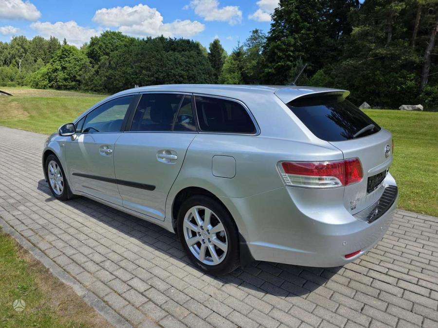 Grey Toyota Avensis 2010 in Telschi, with an engine capacity of 2.23 L and mileage of 248 thousand km for 4350 €, photo 11 on AUTOMOTO.COM.LV