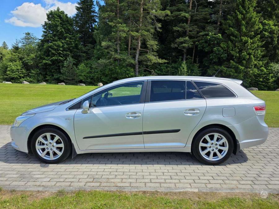 Grey Toyota Avensis 2010 in Telschi, with an engine capacity of 2.23 L and mileage of 248 thousand km for 4350 €, photo 12 on AUTOMOTO.COM.LV