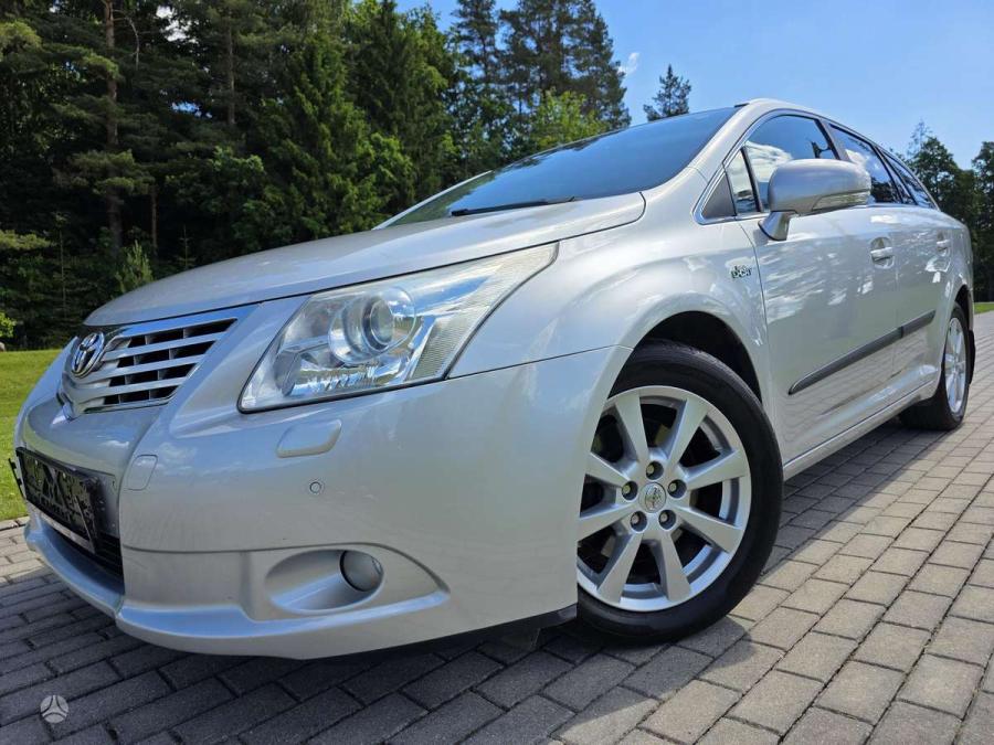 Grey Toyota Avensis 2010 in Telschi, with an engine capacity of 2.23 L and mileage of 248 thousand km for 4350 €, photo 15 on AUTOMOTO.COM.LV