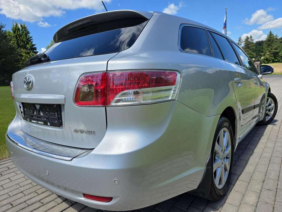 Grey Toyota Avensis 2010 in Telschi, with an engine capacity of 2.23 L and mileage of 248 thousand km for 4350 €, photo 16 on AUTOMOTO.COM.LV