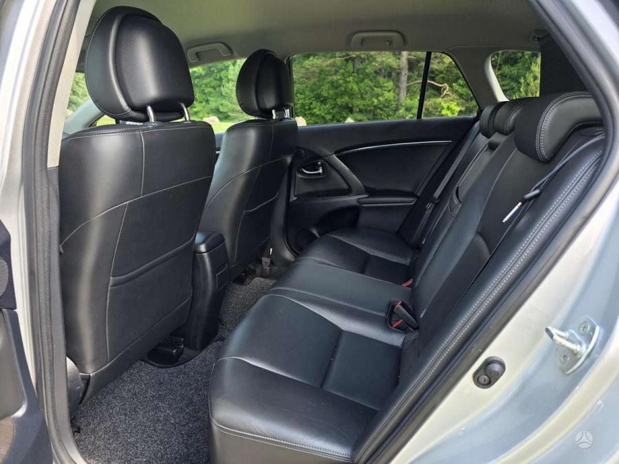 Grey Toyota Avensis 2010 in Telschi, with an engine capacity of 2.23 L and mileage of 248 thousand km for 4350 €, photo 24 on AUTOMOTO.COM.LV